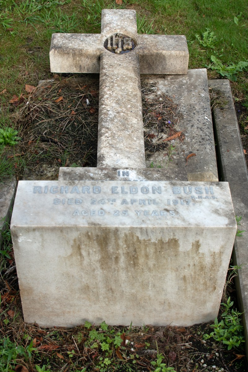 CWG: Flight Lieutenant Richard Bush | Death and Service